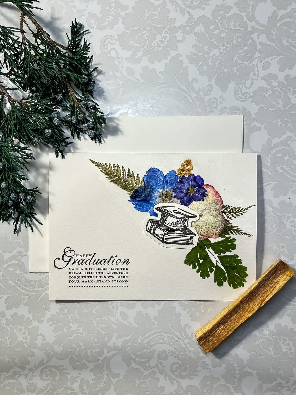 Hand-made Pressed Flower Card "Happy Graduation" – Sweet Violets Flowers